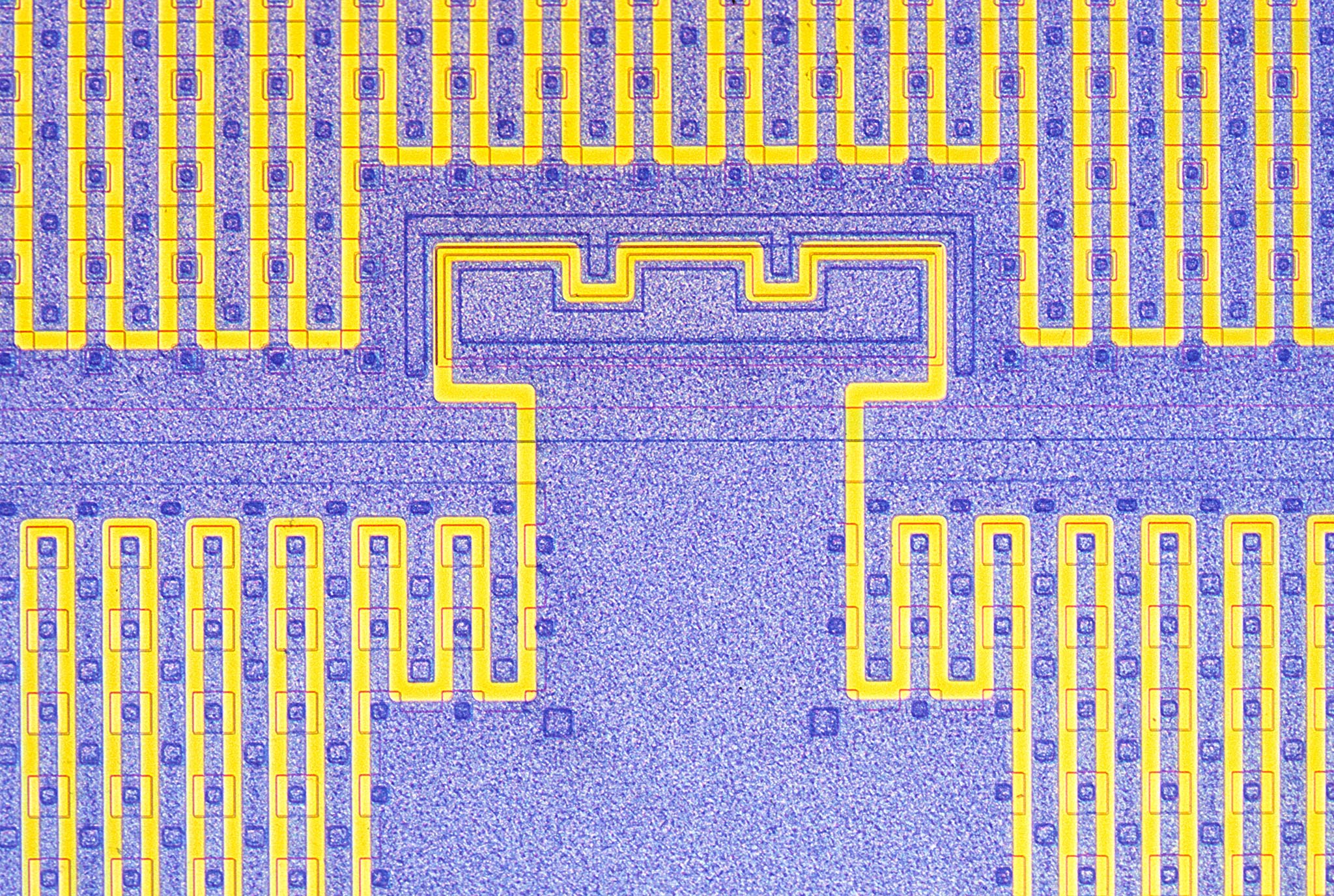 Surface of an electronic chip | Nikon Small World