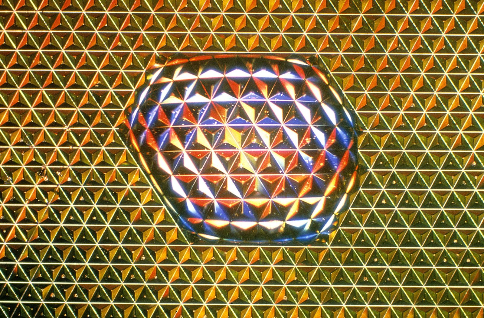 Drop of water on reflective material | Nikon Small World